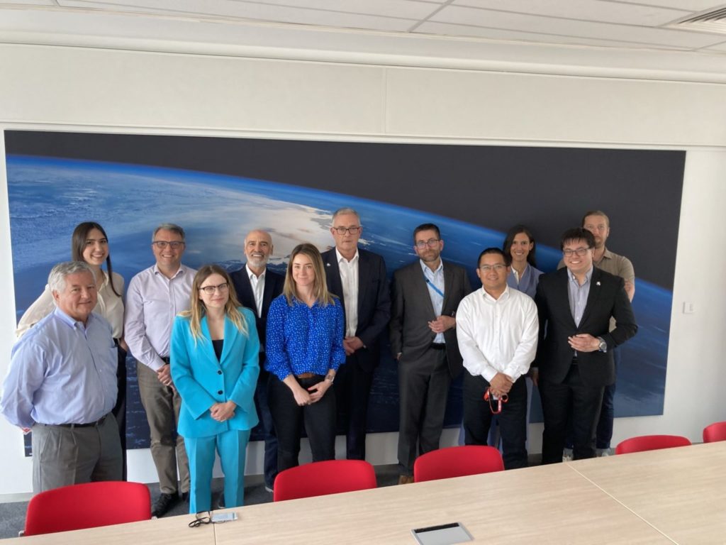 OneWeb, Astroscale, and the UK and European Space Agencies Partner to ...